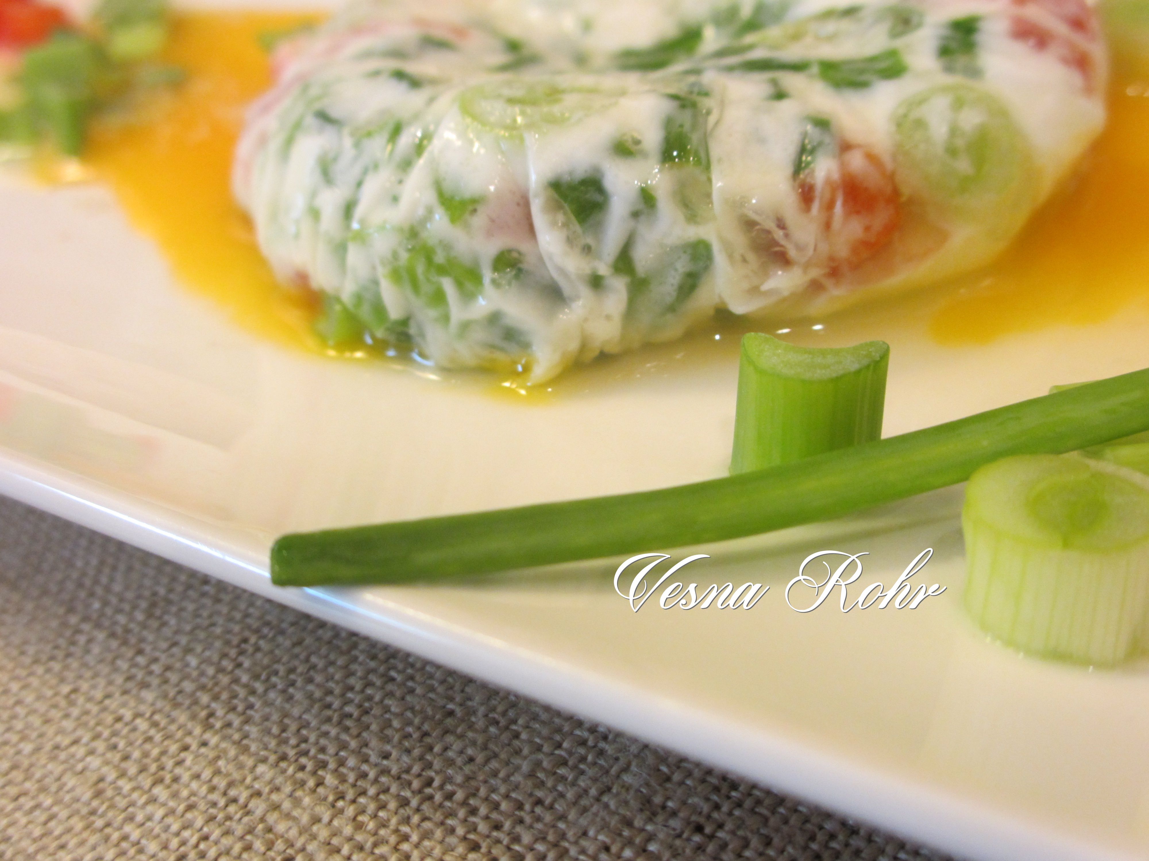 Jajce na voda so piperka i mlad kromid - Vesna Rohr recepti